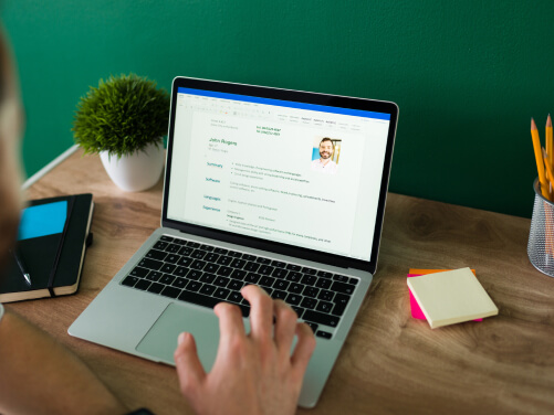 Action verbs to use on your CV | TopCV