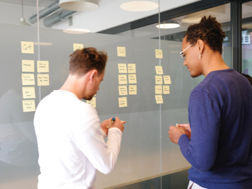 What is a linear model of communication? Definition and examples | TopCV